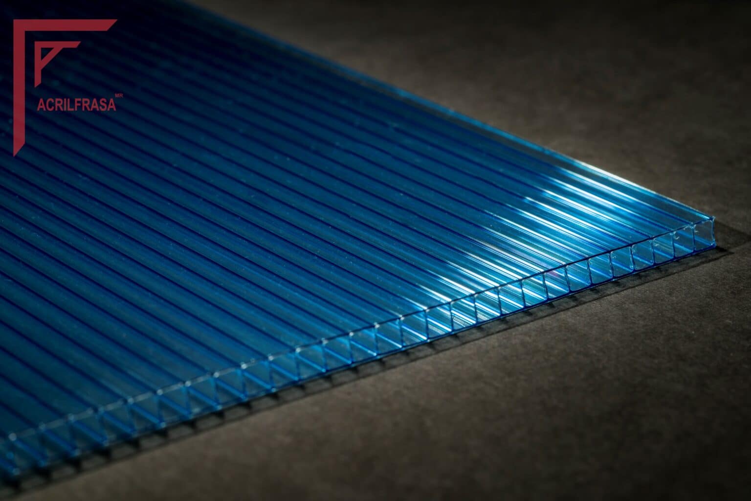 Policarbonato Celular Azul 1.22x2.44m, 6mm - Fuerte y Durable | Acrilfrasa